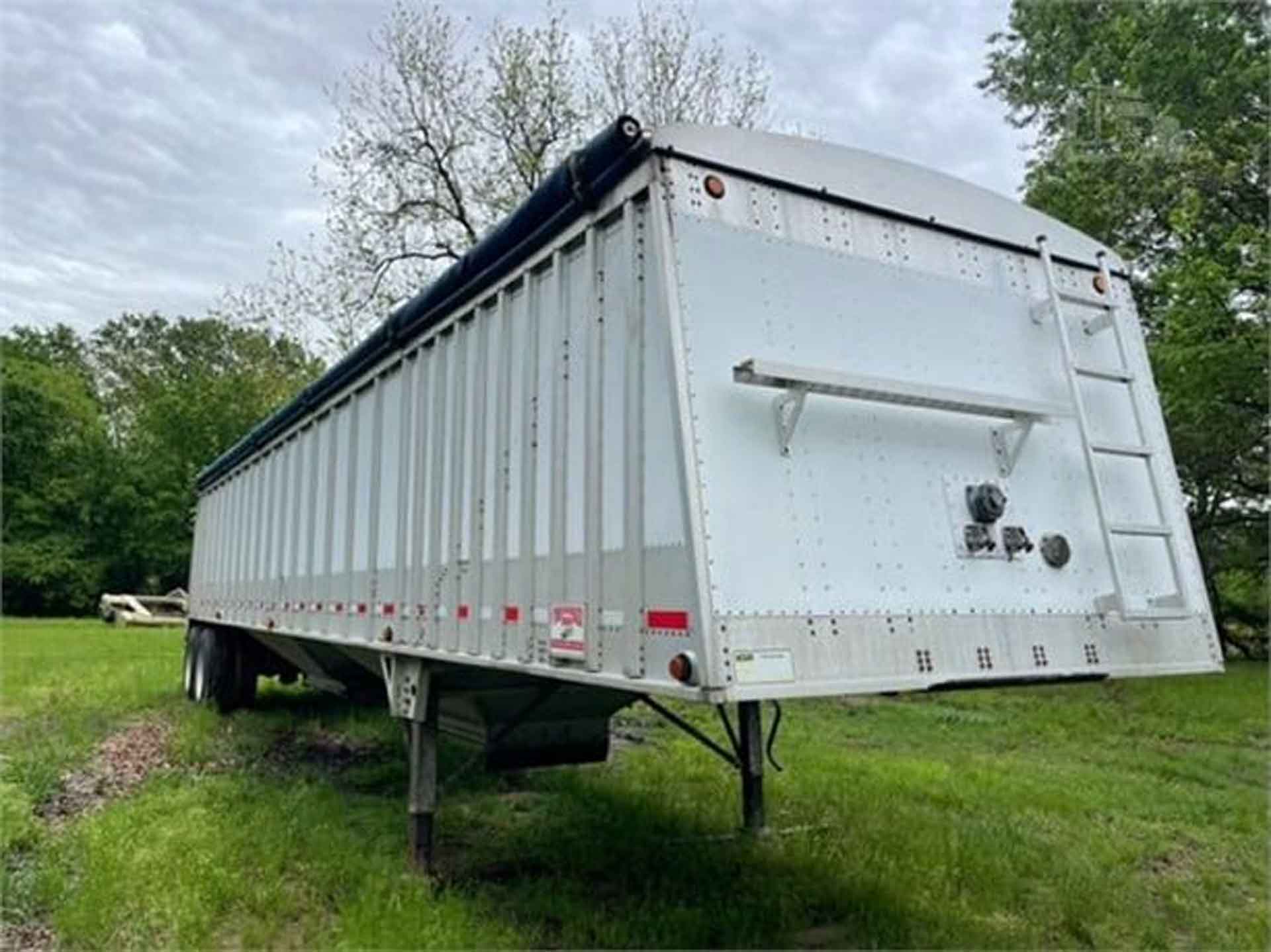2011 Cornhusker Hopper 22748 - New & Used Semi Trailers for Sale & Lease