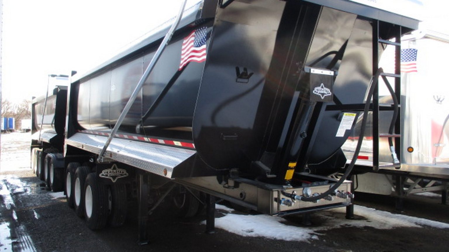 Choose the Right End Dump Trailer for Your Industry