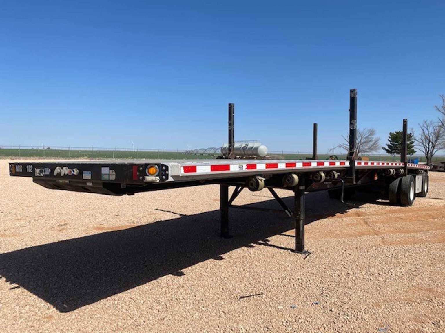 Flatbed vs. Dry Van - Which is Better for Your Business